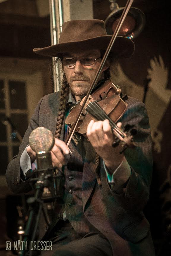 Shitty Barn (Spring Green, WI) with Tom Brosseau — photos by Nath ...